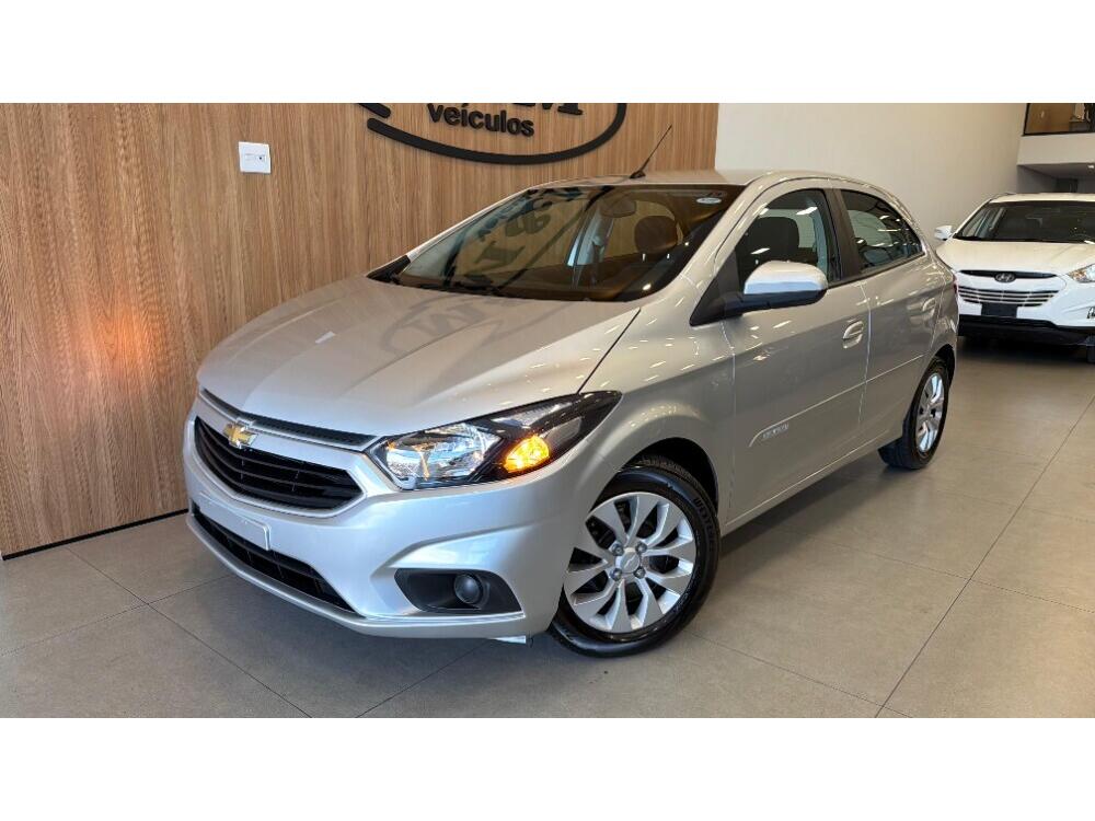 Chevrolet Onix Hatch 1.4 Manual 17/18 Prata - 4758395 - Contagem