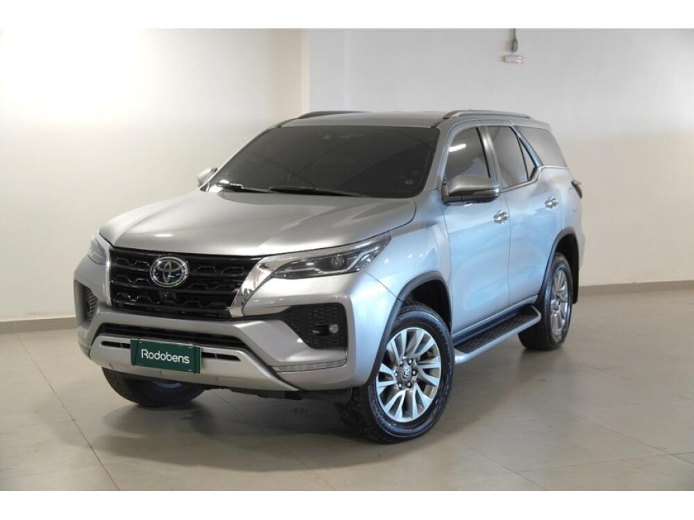 Toyota Hilux SW4 2.8 Automático 23/24 Prata - 4747096 - Seminovos