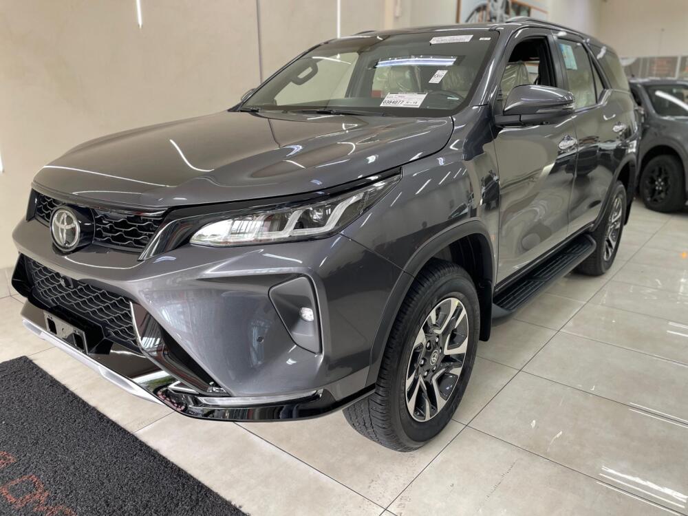 Toyota Hilux SW4 2.8 Automático 25/25 Preto - 4683550 - Seminovos